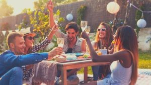 13 Personality Traits of an Extrovert - Subconscious Servant