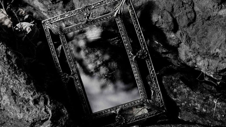 Scrying Mirror Guide- What Is It, And How Do You Use One ...