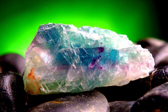 11 Fluorite Metaphysical Properties, Benefits & Uses - Subconscious Servant