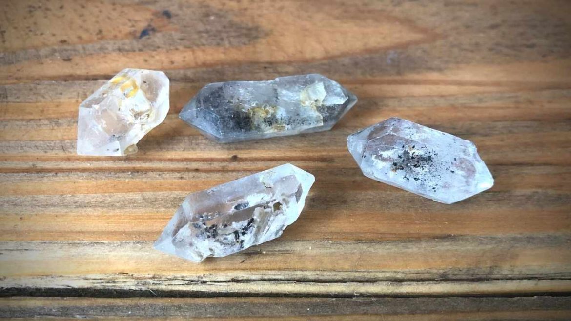 Red Phantom Quartz Meaning: 7 Properties, Benefits & Uses ...